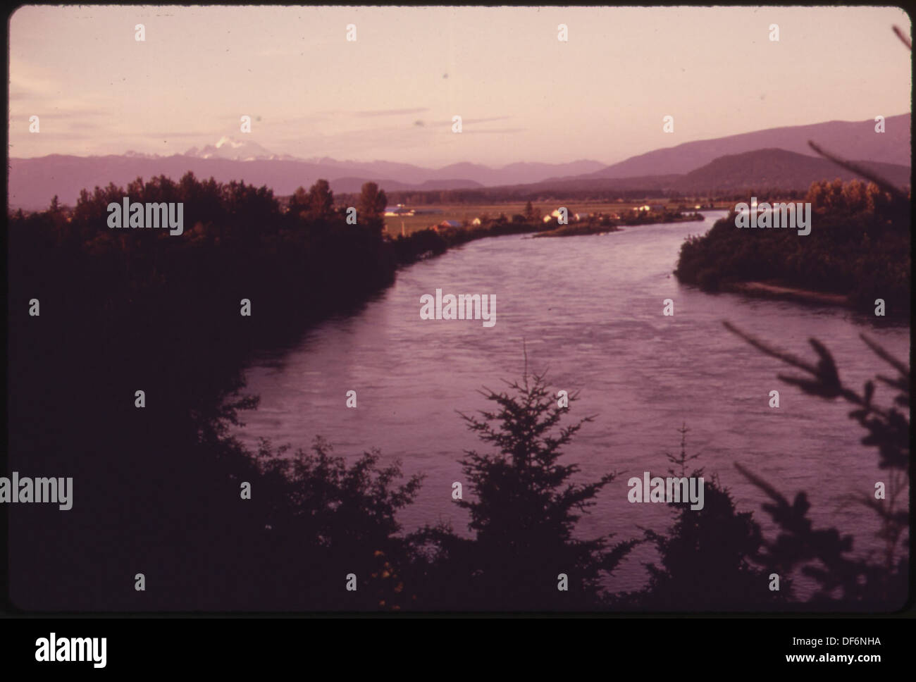 With the cascade mountains in the background 552318 hi-res stock ...