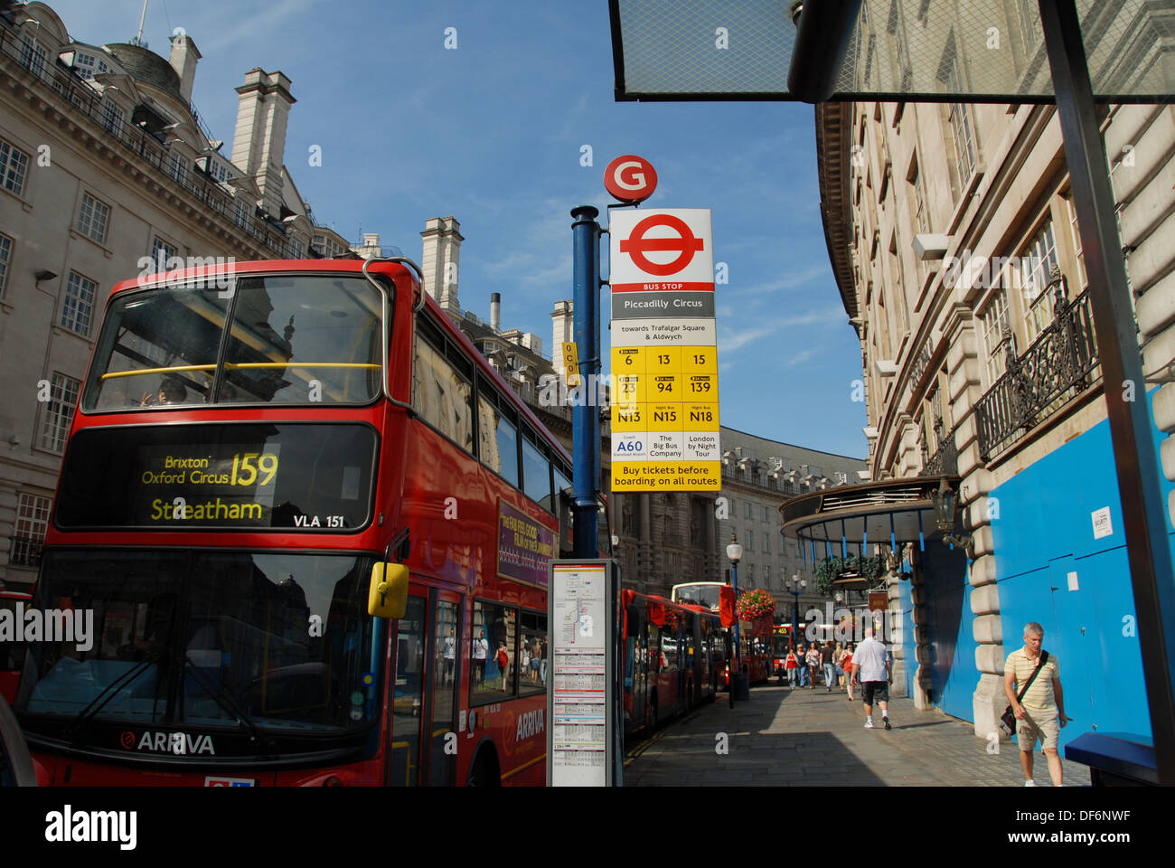 Piccadilly circus bus stop hi-res stock photography and images - Alamy