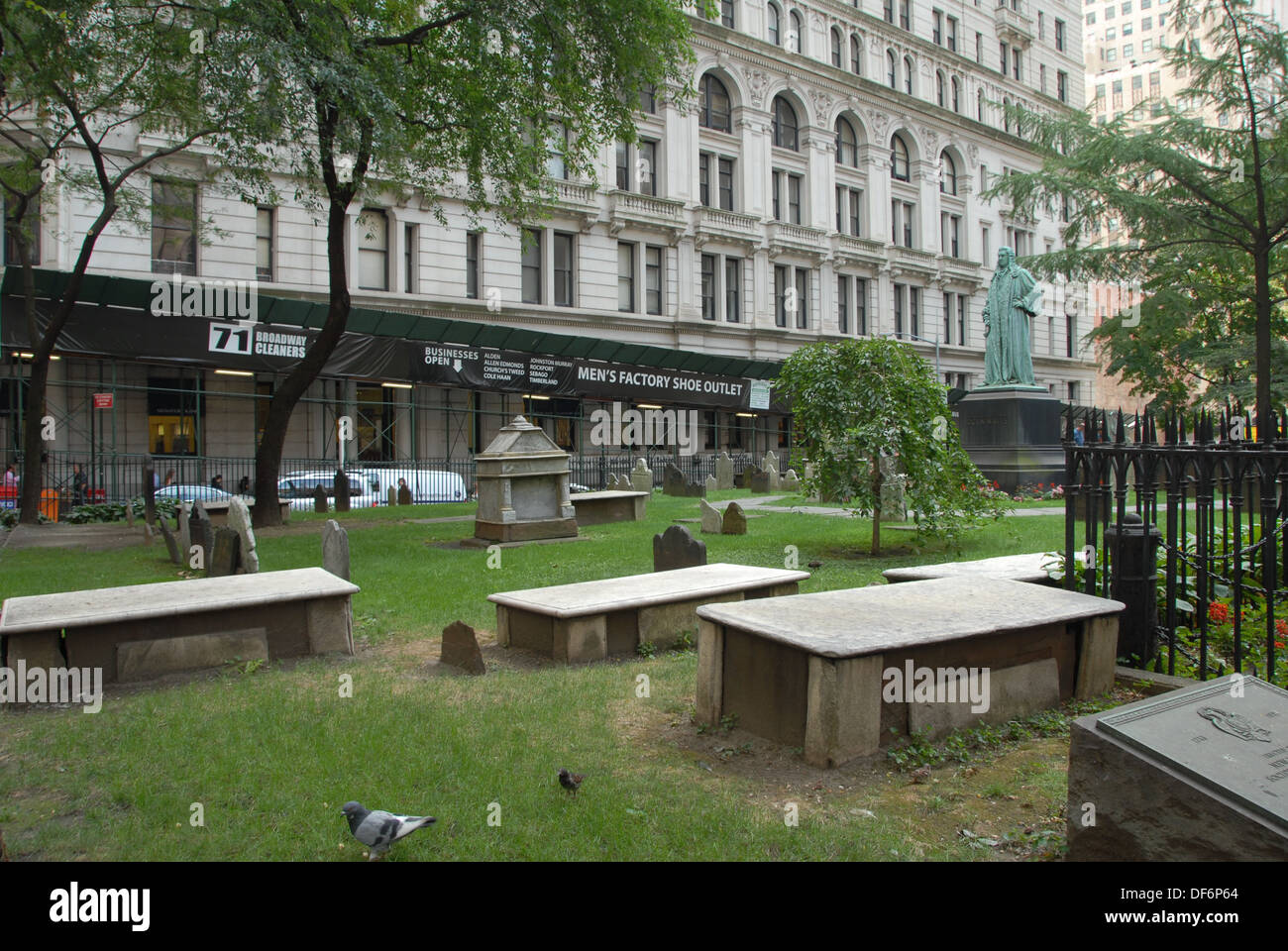 Trinity Church Cemetery Nyc Stock Photos & Trinity Church Cemetery Nyc ...