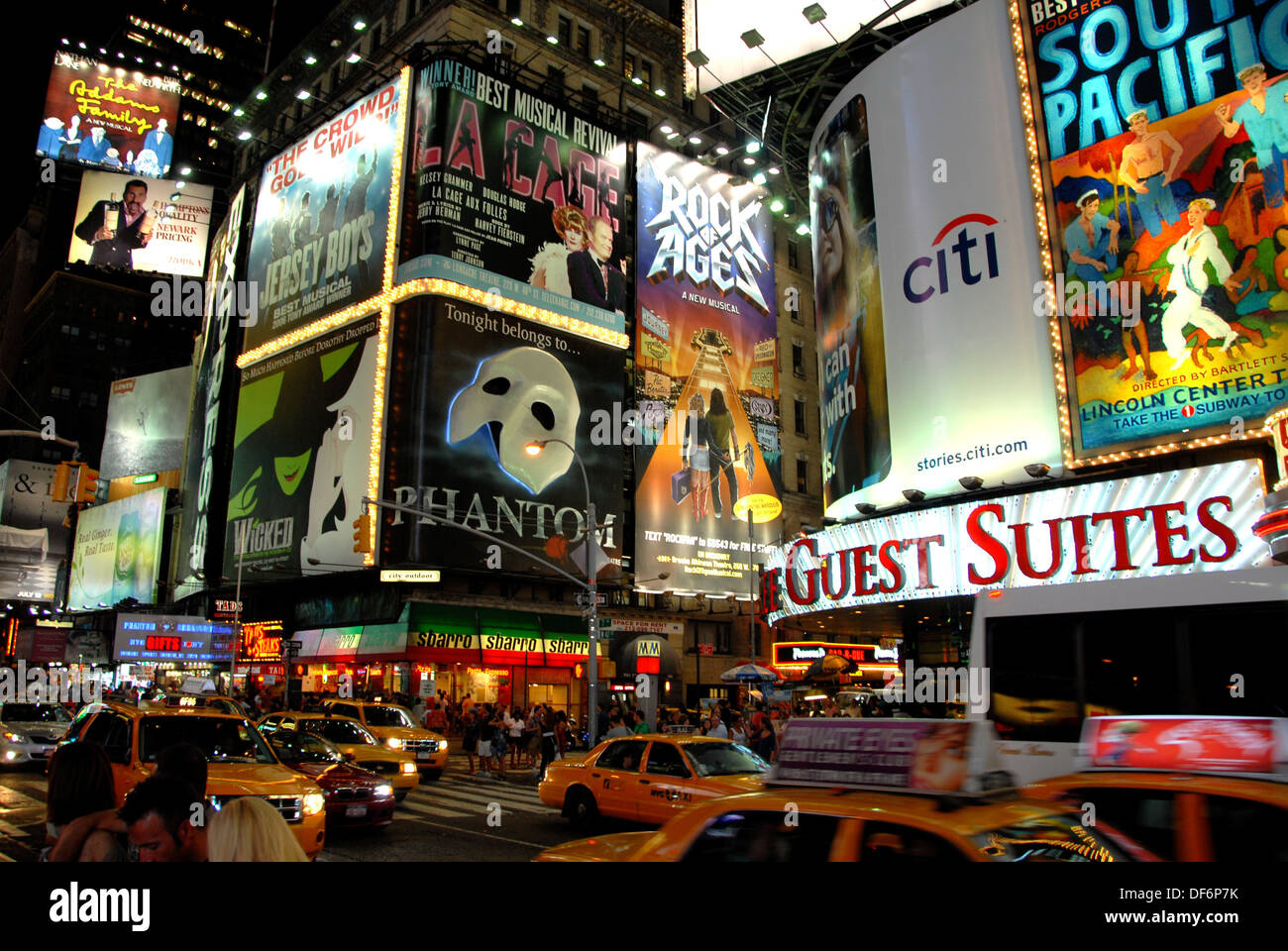 Night theater district hotel new york hi-res stock photography and images - Alamy