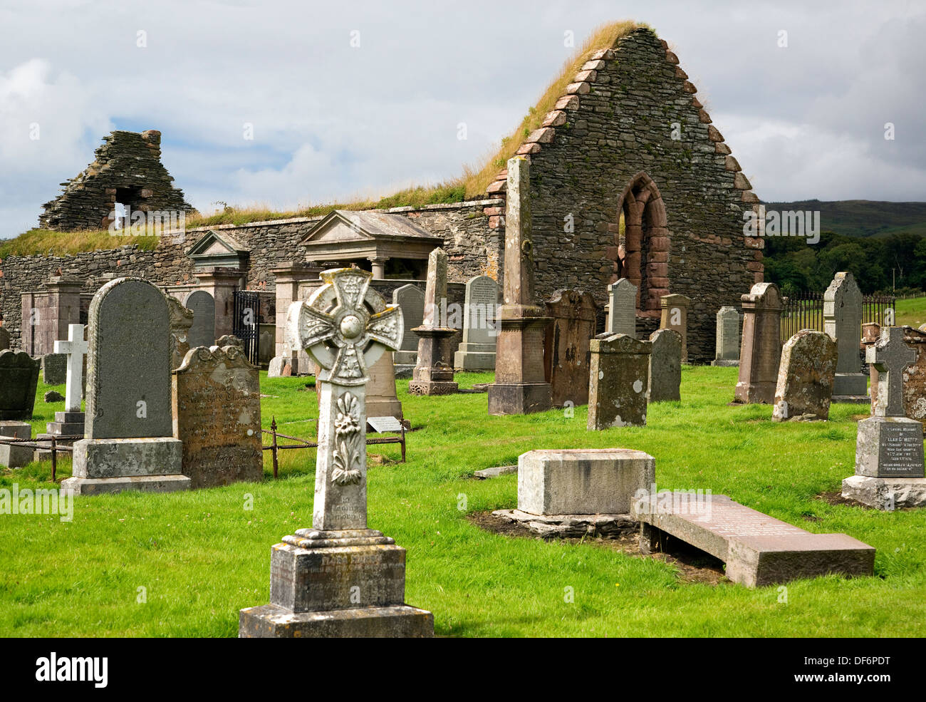 Graveyard at Skipness Chapel Stock Photo - Alamy