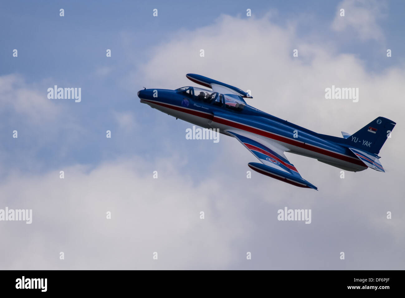 Aircraft airplane fly hi-res stock photography and images - Alamy