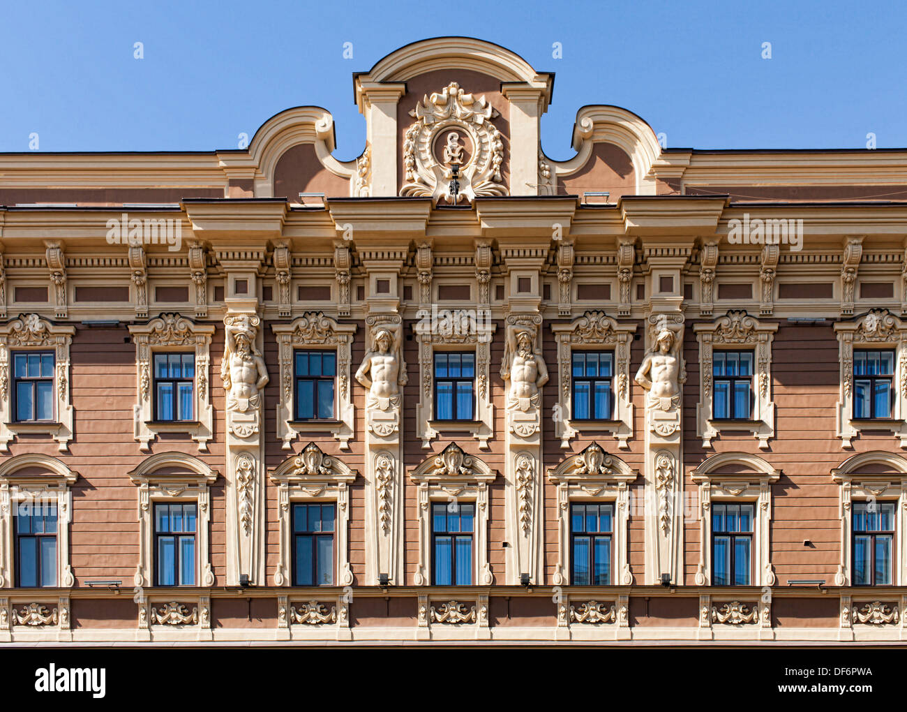 Symmetrical building facade hi-res stock photography and images - Alamy