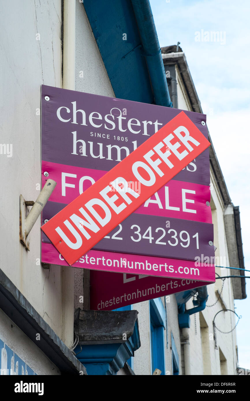 Under offer sign uk hi-res stock photography and images - Alamy