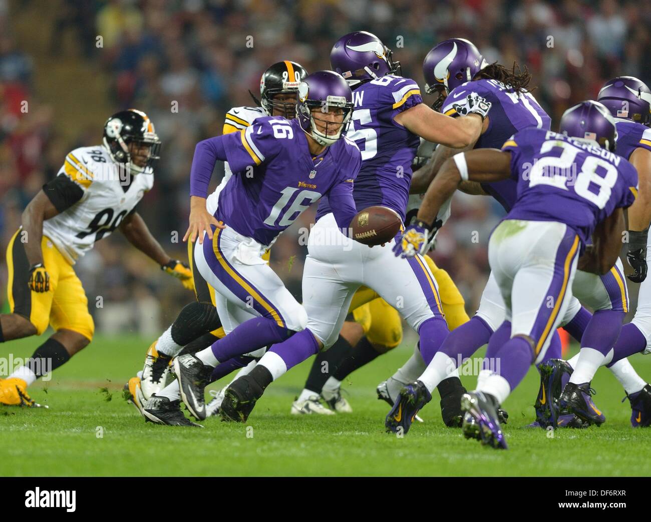 Minnesota vikings quarterback matt cassel hi-res stock photography and ...