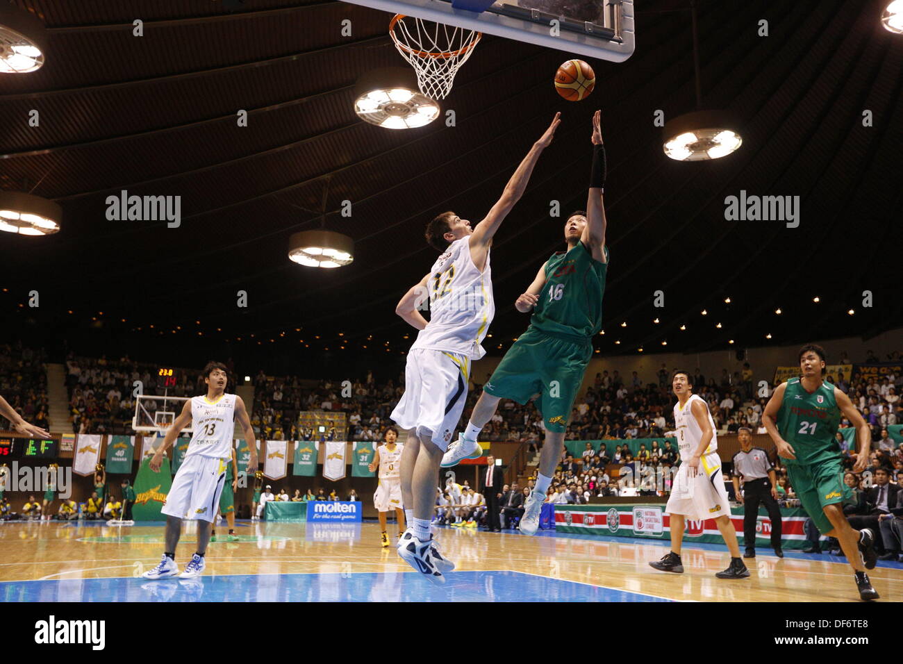 Tokyo, Japan. 29th Sep, 2013. (L-R) Ryan Rossite (Link Tochigi Brex),KJ ...