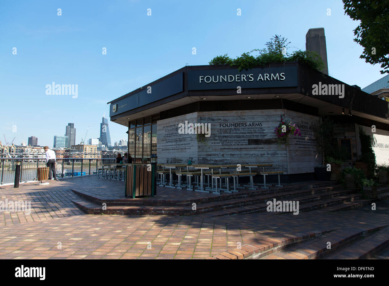 Founders Arms Pub, Hopton Street, Bankside, London, England, UK Stock ...