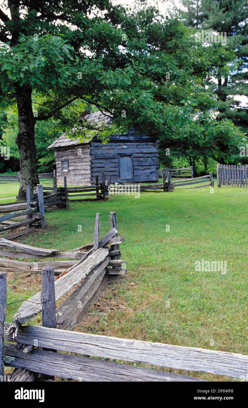Pioneer cabin at the William J. Carter Farm, Humpback Rocks Visitor ...