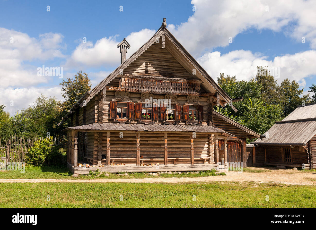 Traditional Russian Old Wooden house Stock Photo - Alamy