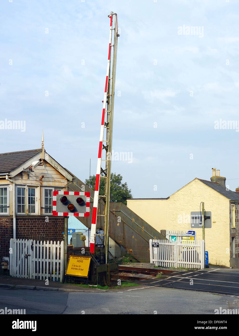 Level crossing in uk hi-res stock photography and images - Alamy