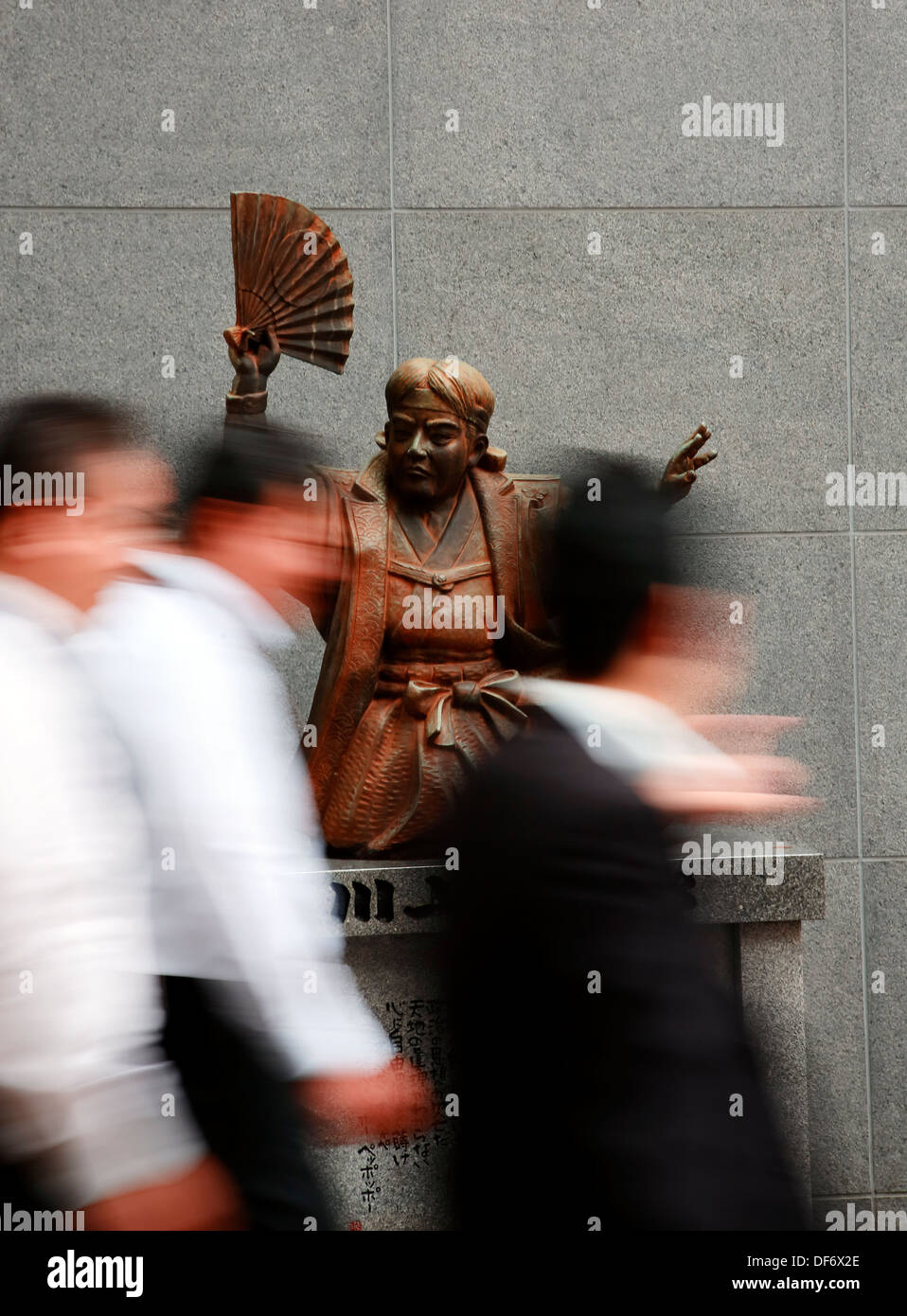 blurry figures with statue Stock Photo - Alamy