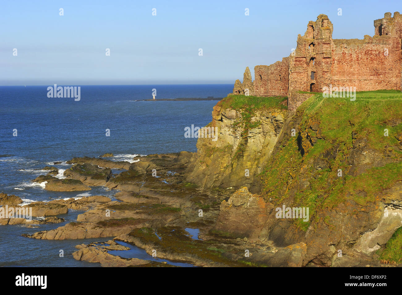 Berwick castle remains hi-res stock photography and images - Alamy