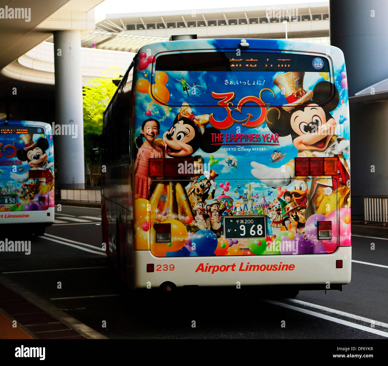 Disney bus hi-res stock photography and images - Alamy