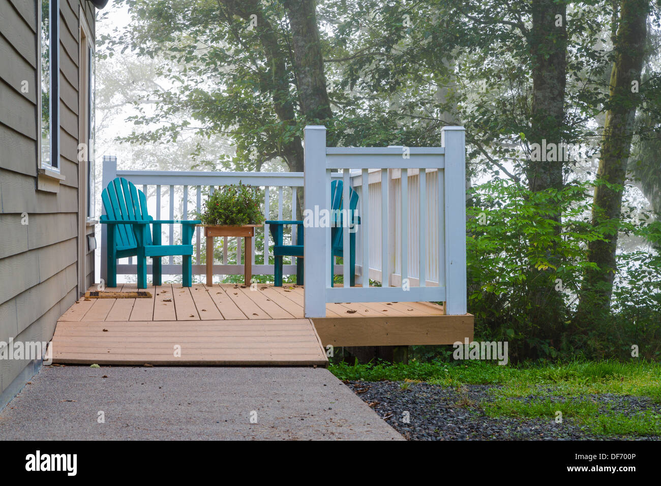 Empty outdoor deck hi-res stock photography and images - Alamy