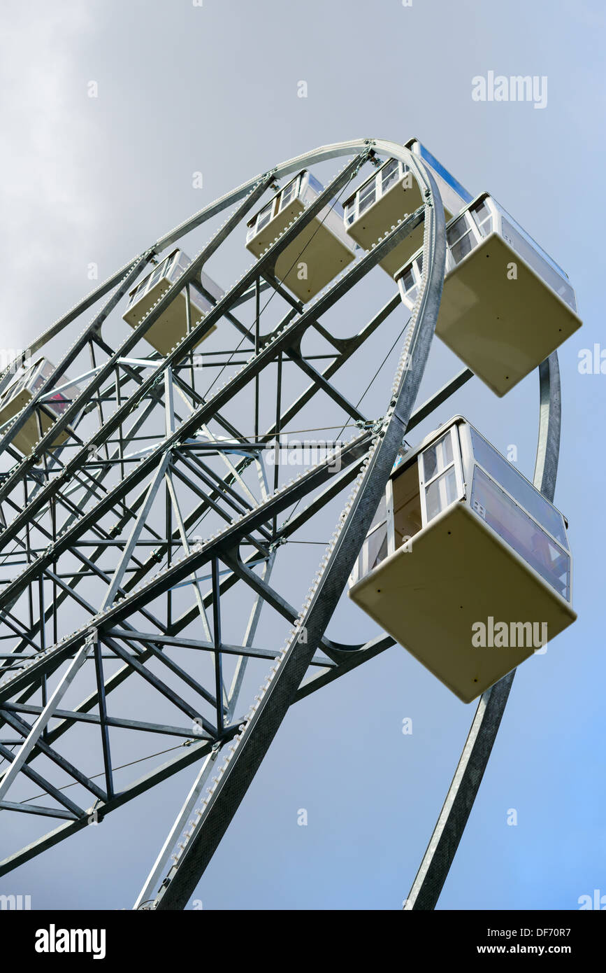 Show motion ferris wheel carnival hi-res stock photography and images ...