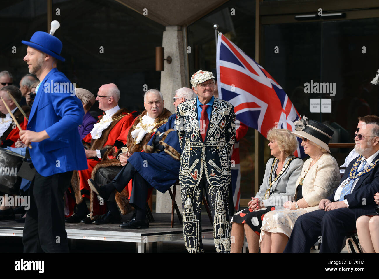 Union jack london dance hi-res stock photography and images - Alamy