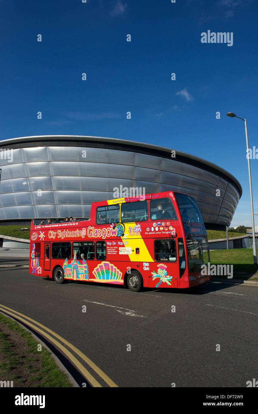 Glasgow City Sightseeing bus passes the SSE Hydro Arena, Glasgow Stock ...