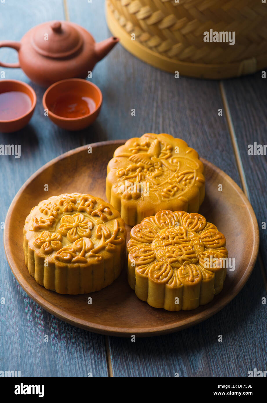 moon cake and settings Stock Photo - Alamy