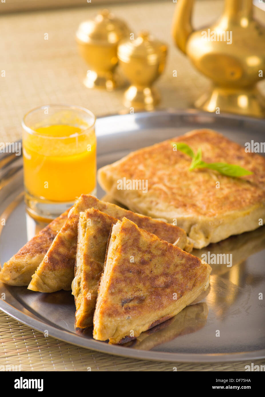 Saudi dish hi-res stock photography and images - Alamy
