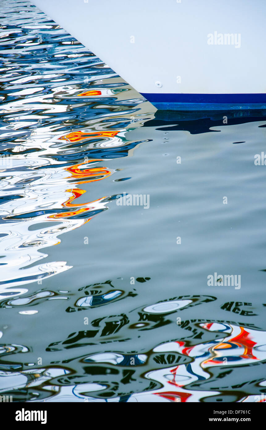 Boat reflections in water hi-res stock photography and images - Alamy