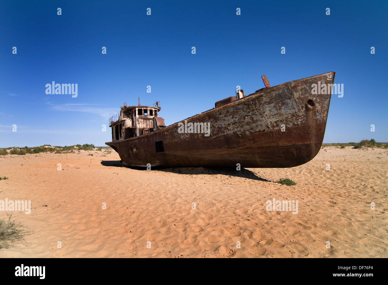 Rusty boats hi-res stock photography and images - Alamy