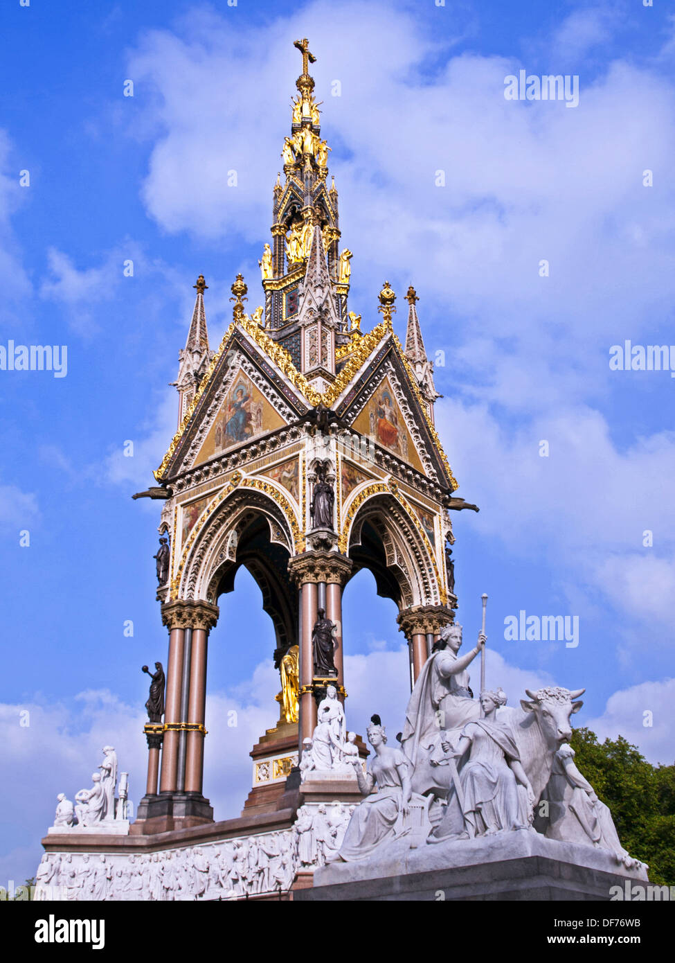 The albert memorial kensington gardens london hi-res stock photography and images - Alamy