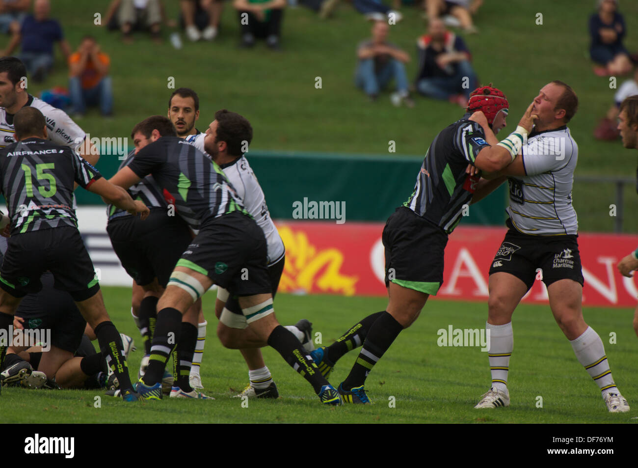 Rugby fight hi-res stock photography and images - Alamy