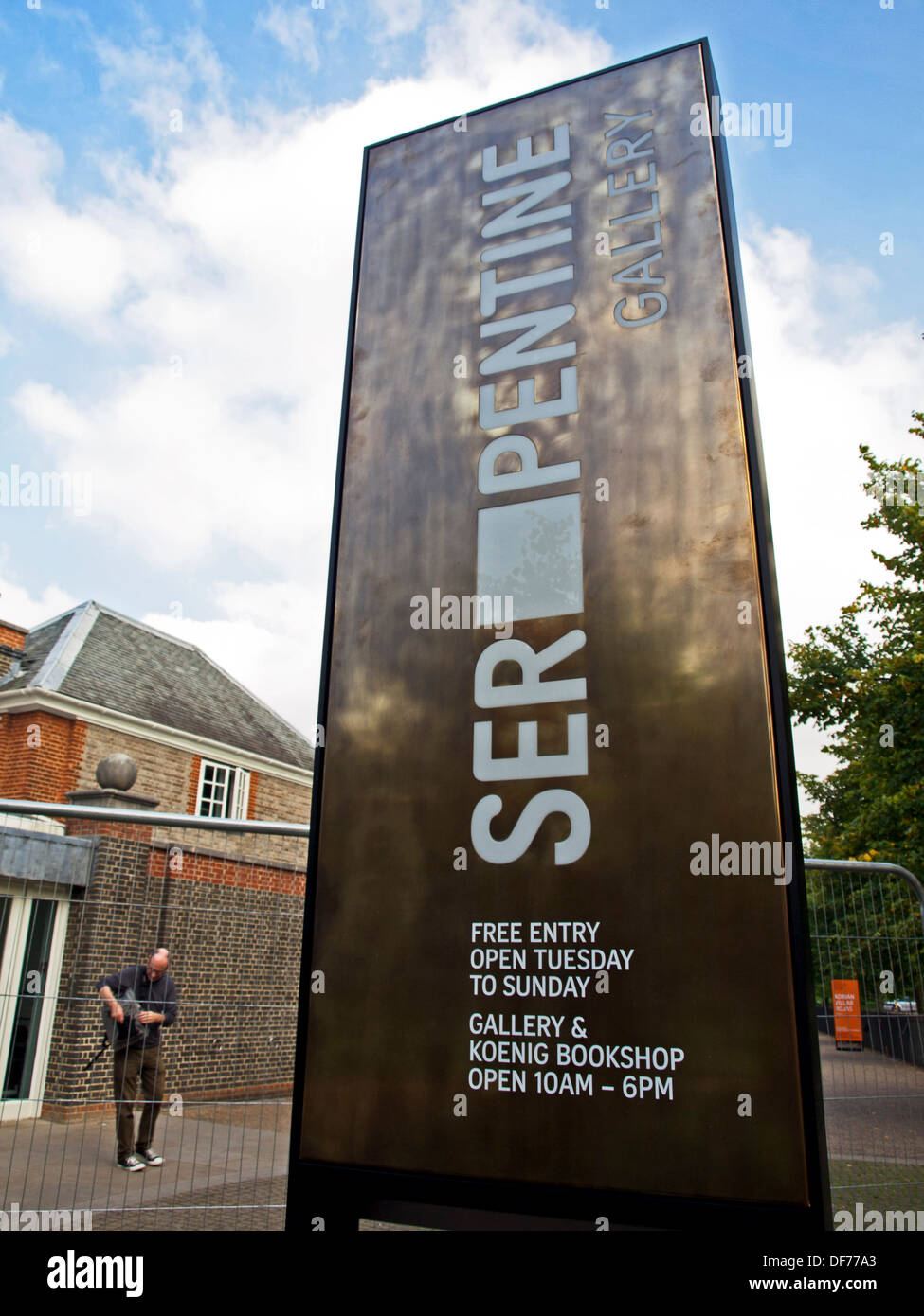 The Serpentine Gallery sign, Kensington Gardens, Hyde Park, London ...