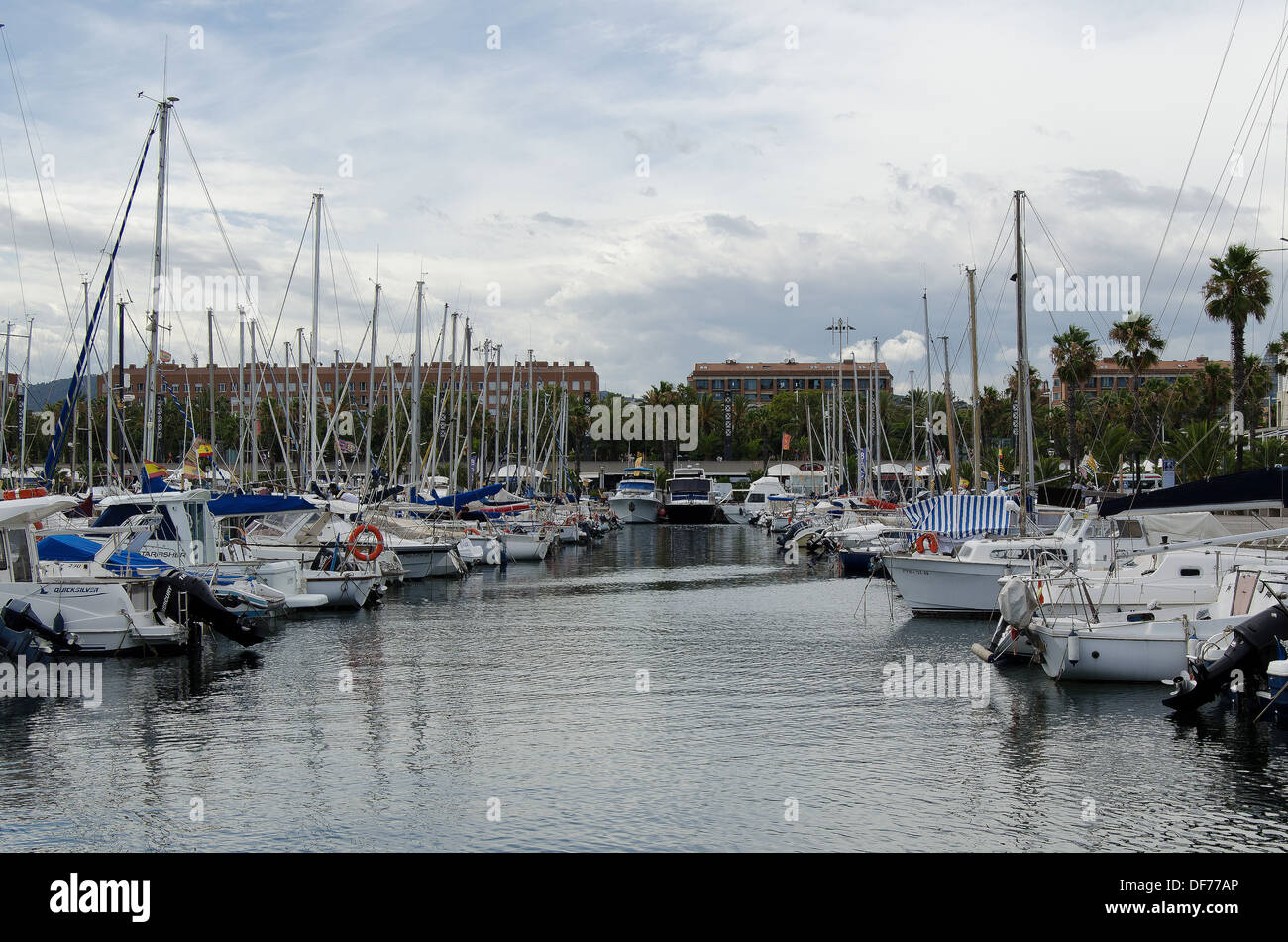 Ship at port of barcelona hi-res stock photography and images - Alamy