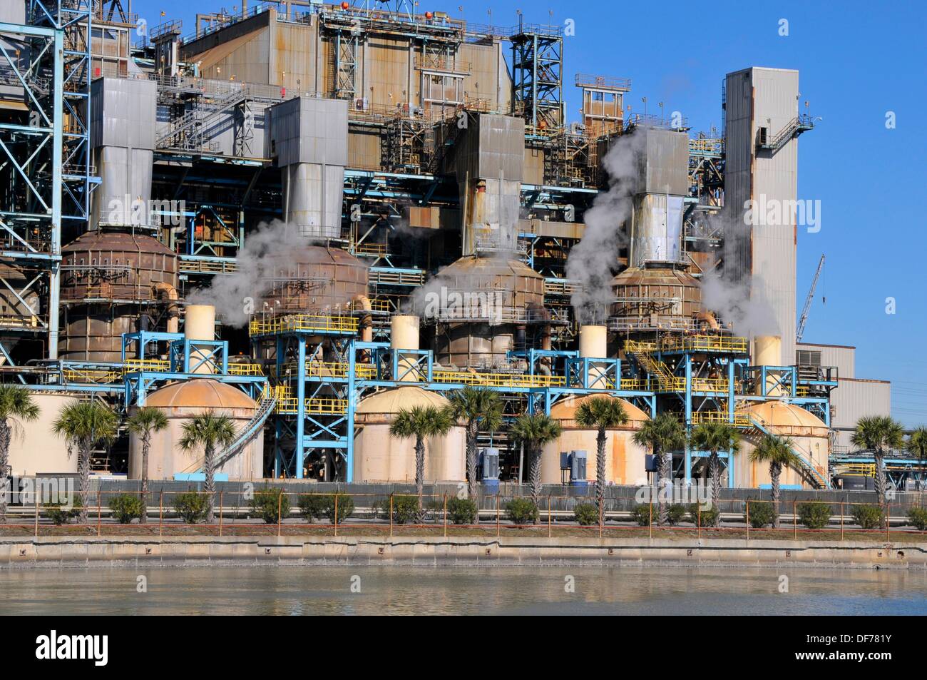 Sulfur burning hi-res stock photography and images - Alamy