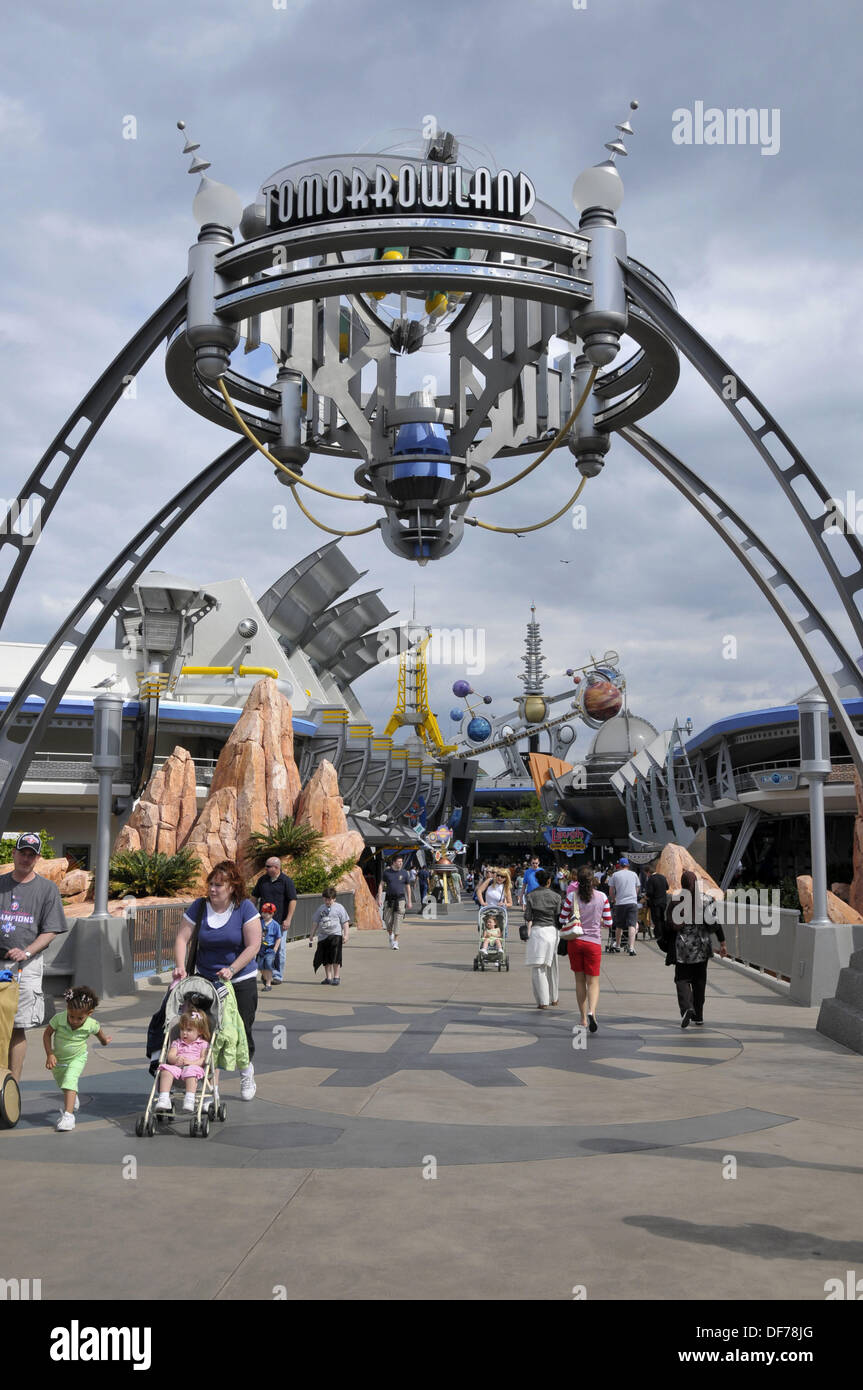 Entrance arch walt disney magic hi-res stock photography and images - Alamy
