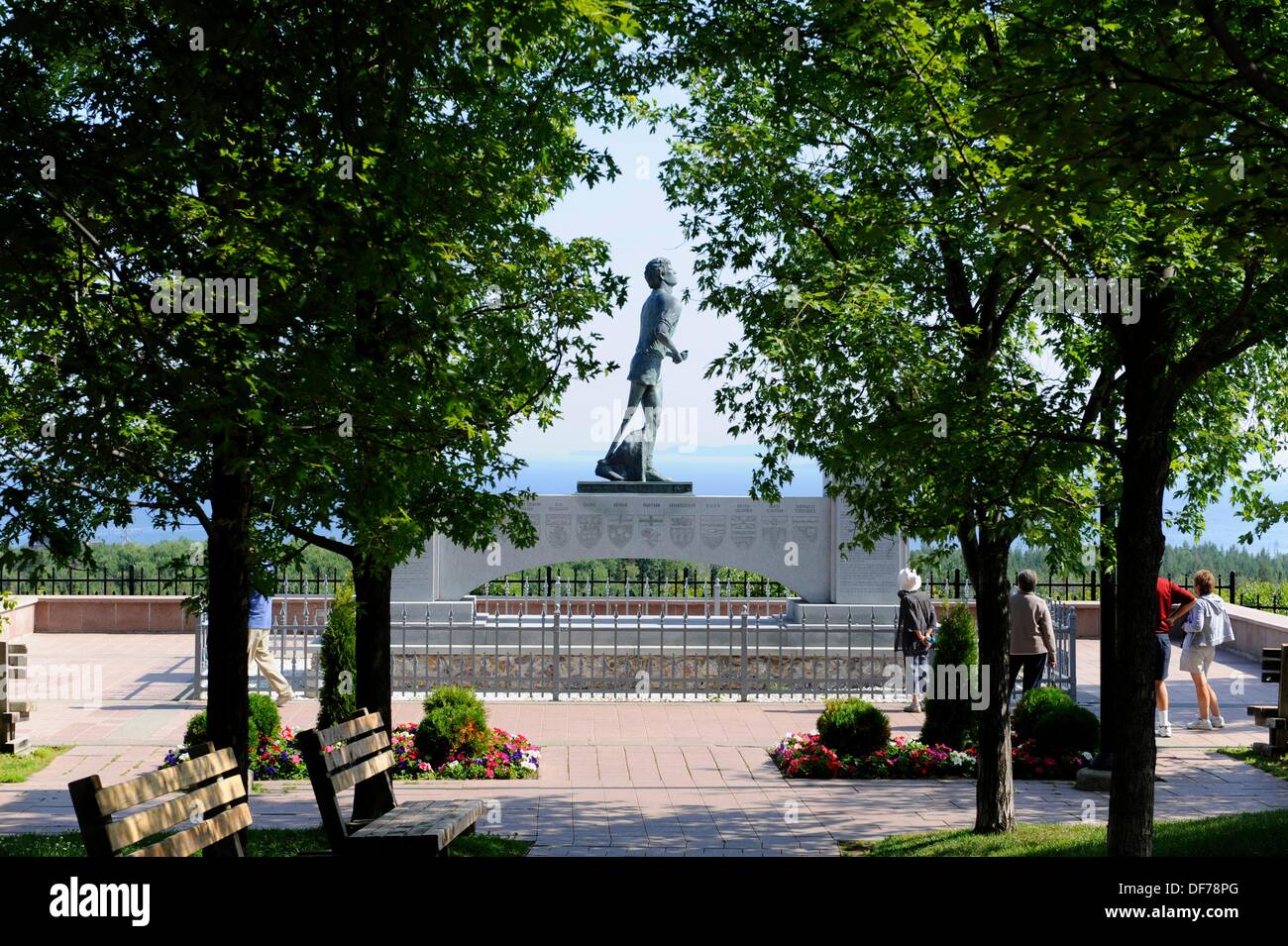 Terry fox memorial monument thunder hi-res stock photography and images ...