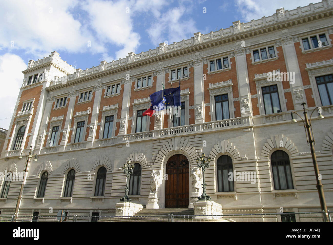 Government building rome italy hi-res stock photography and images - Alamy