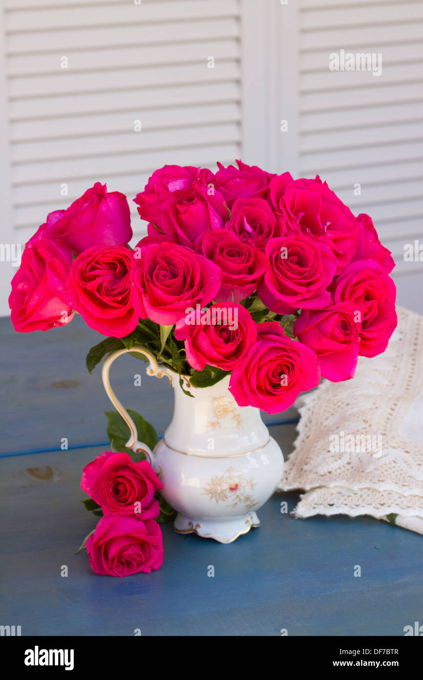 Mauve roses in vase Stock Photo - Alamy
