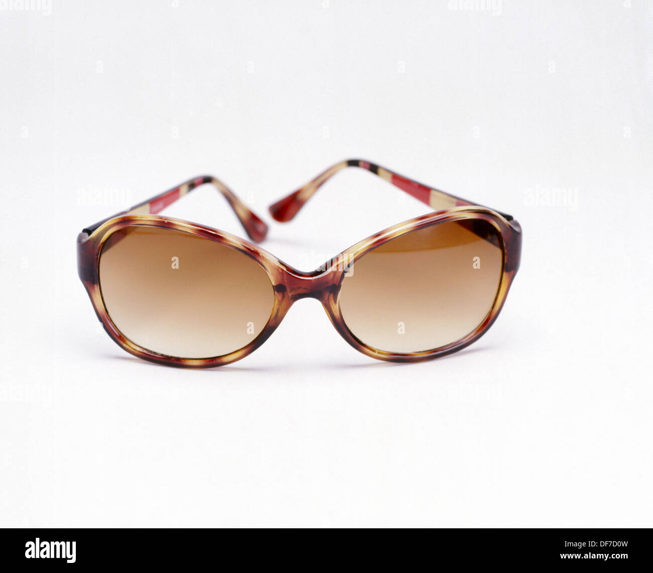 Tortoise shell eyeglasses hi-res stock photography and images - Alamy