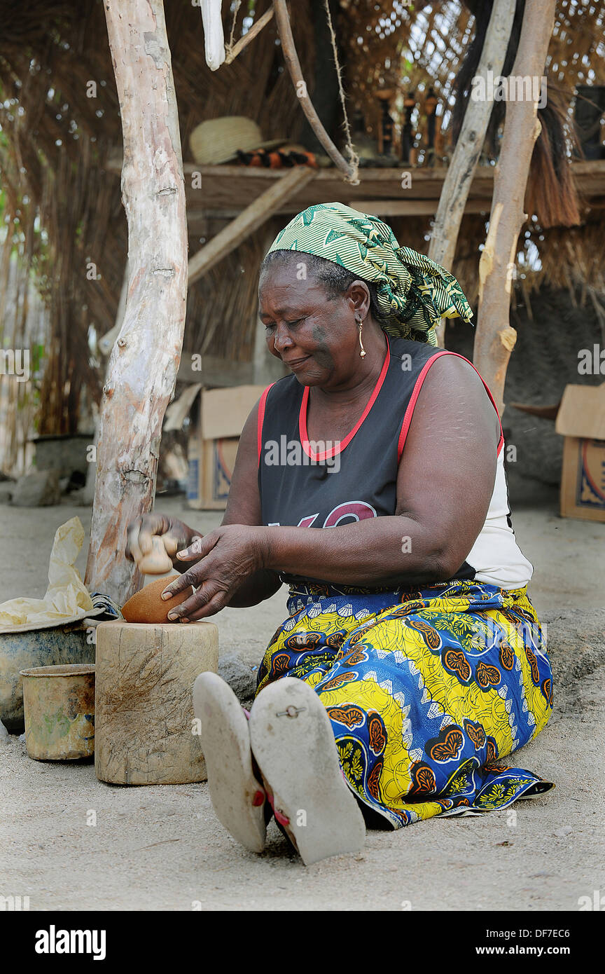 African Pottery Making High Resolution Stock Photography and Images - Alamy