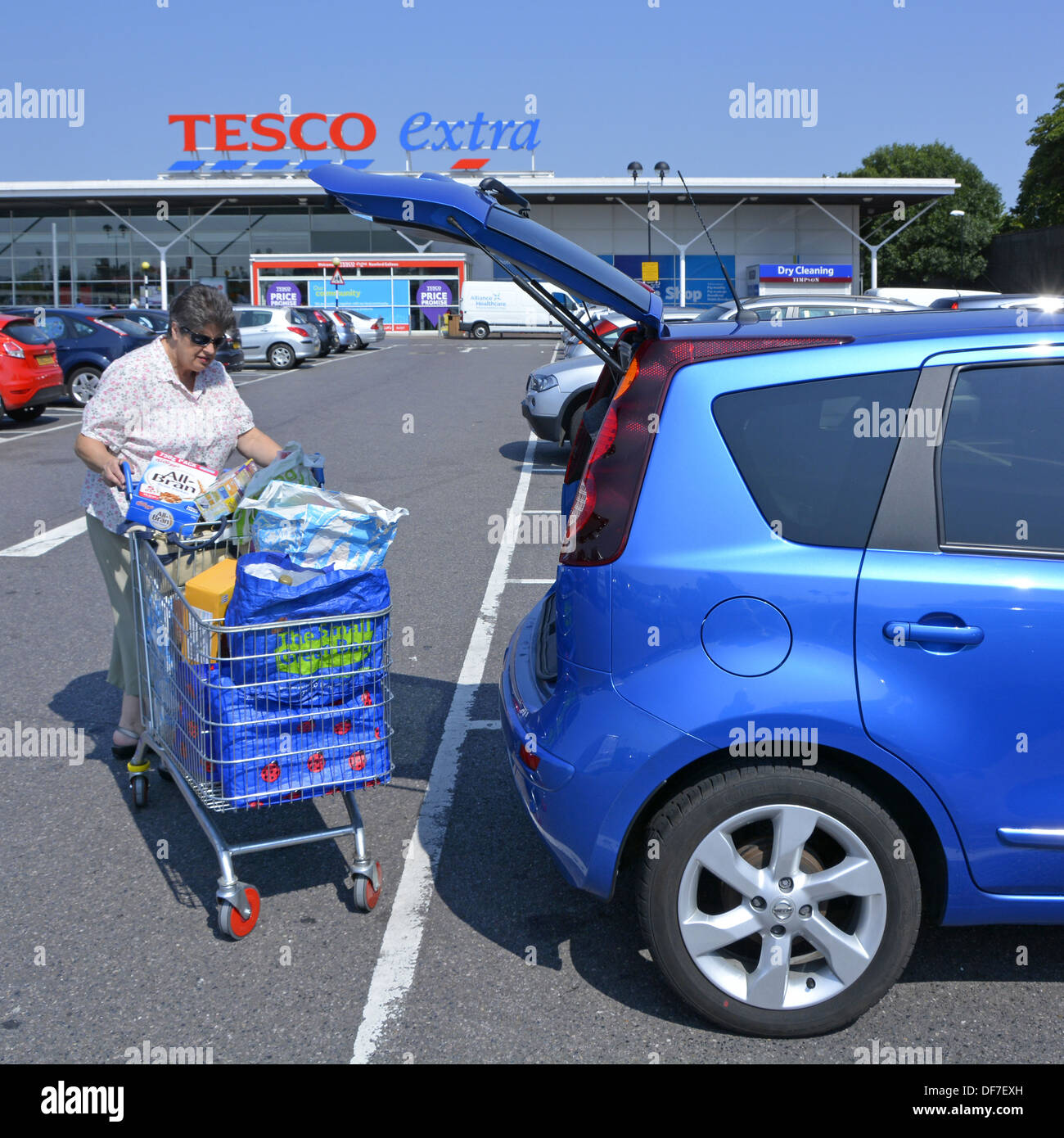 Tesco car park trolley hi-res stock photography and images - Alamy