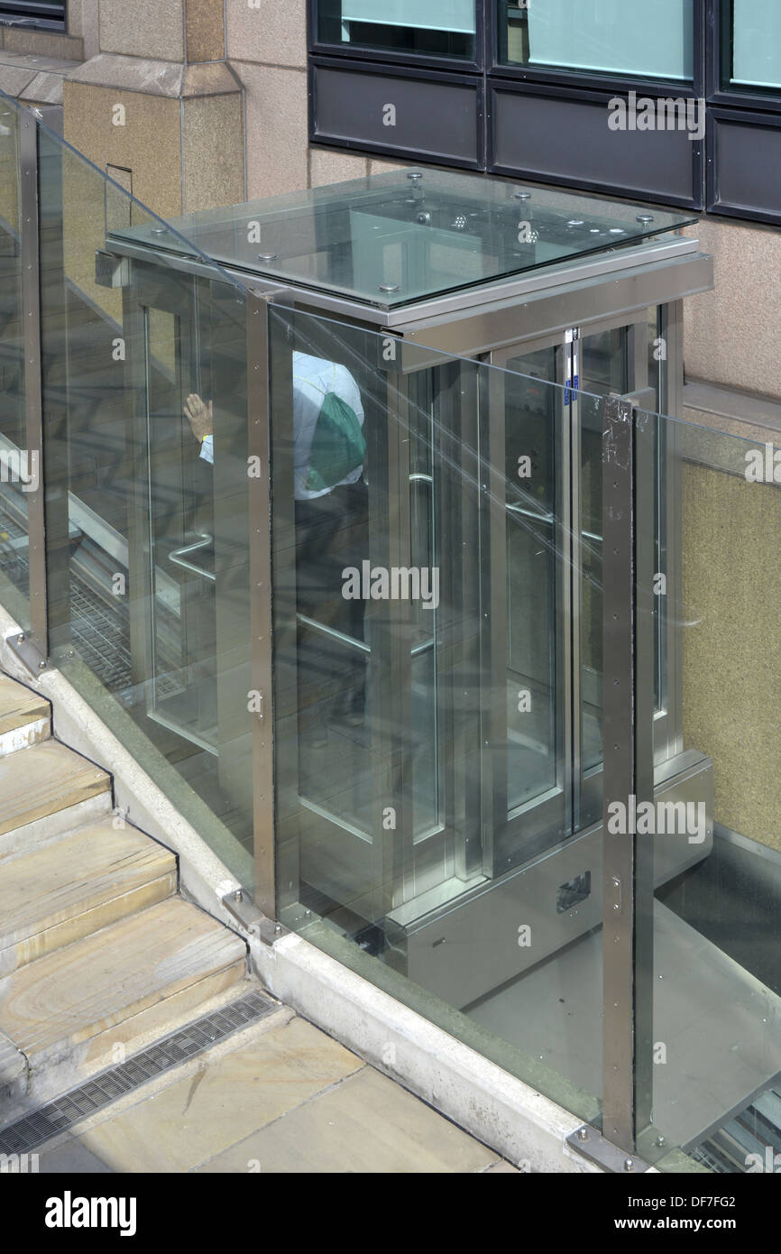 External glass elevator hi-res stock photography and images - Alamy