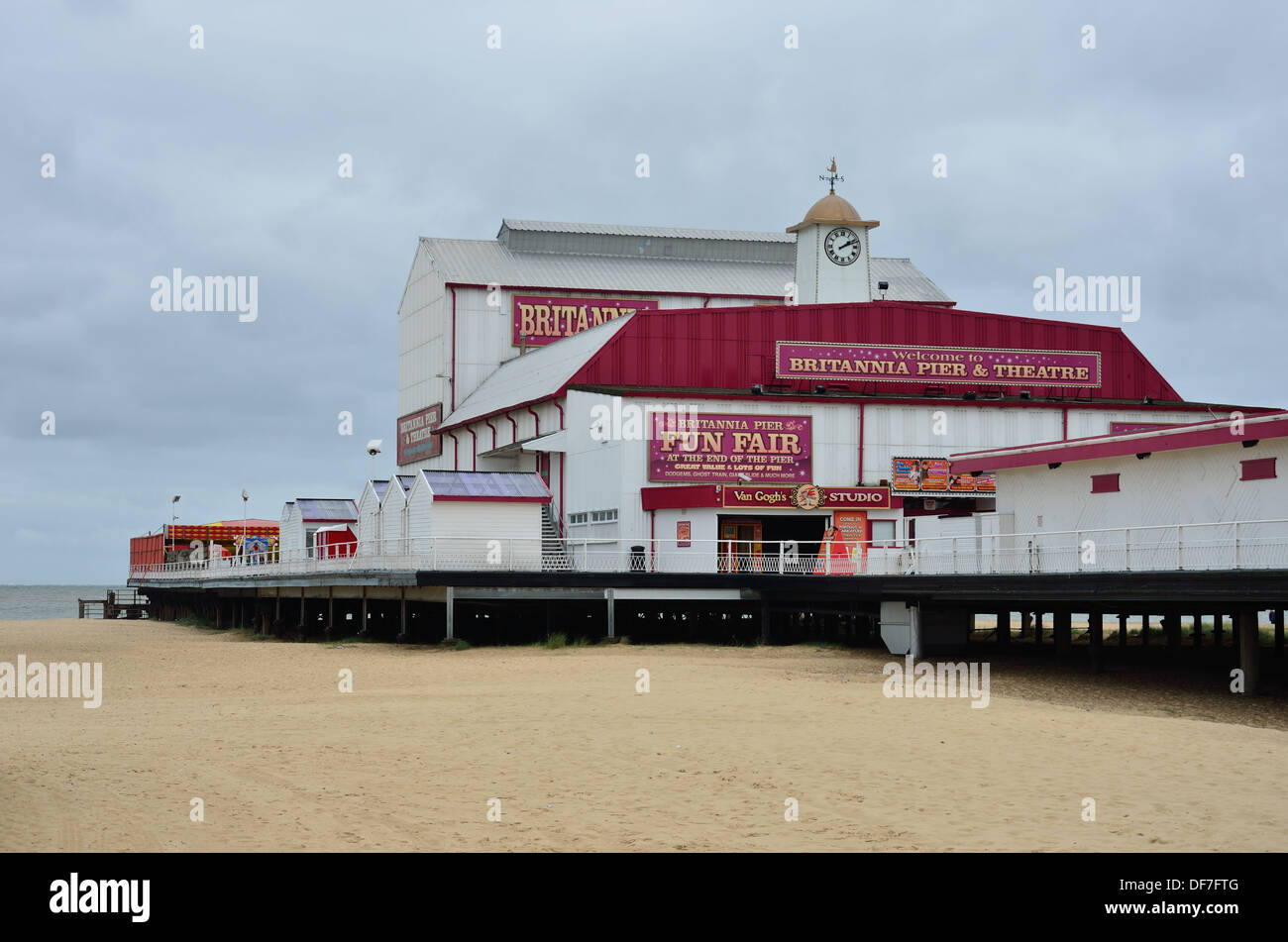Britannia fun fair pier at great yarmouth Stock Photo - Alamy