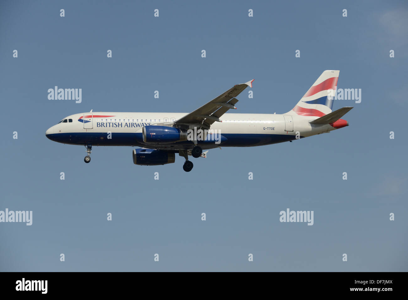 Ba a320 landing hi-res stock photography and images - Alamy