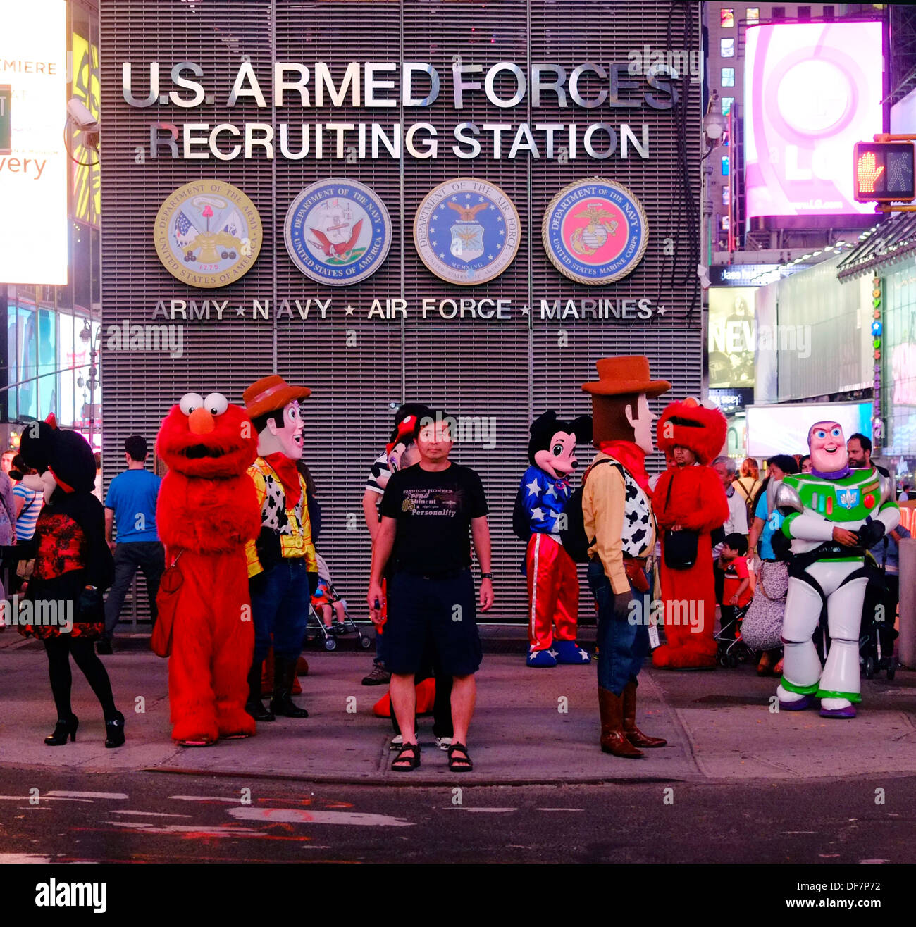 Elmo times square hi-res stock photography and images - Alamy
