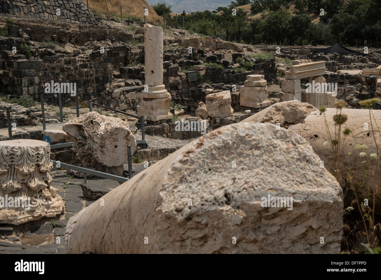 Its enormous columns hi-res stock photography and images - Alamy