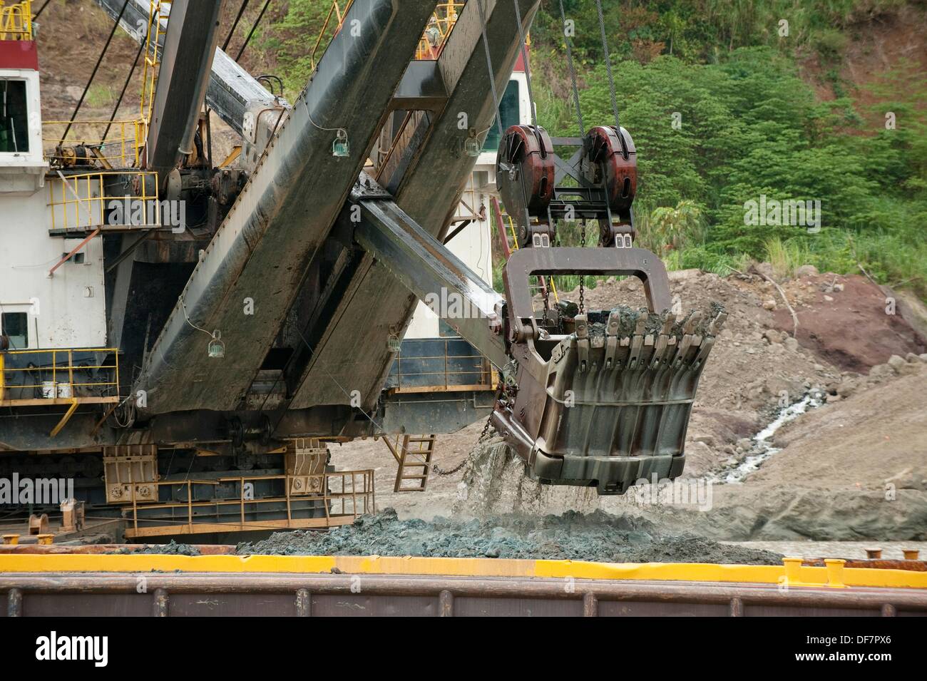 Dredging a canal hi-res stock photography and images - Alamy