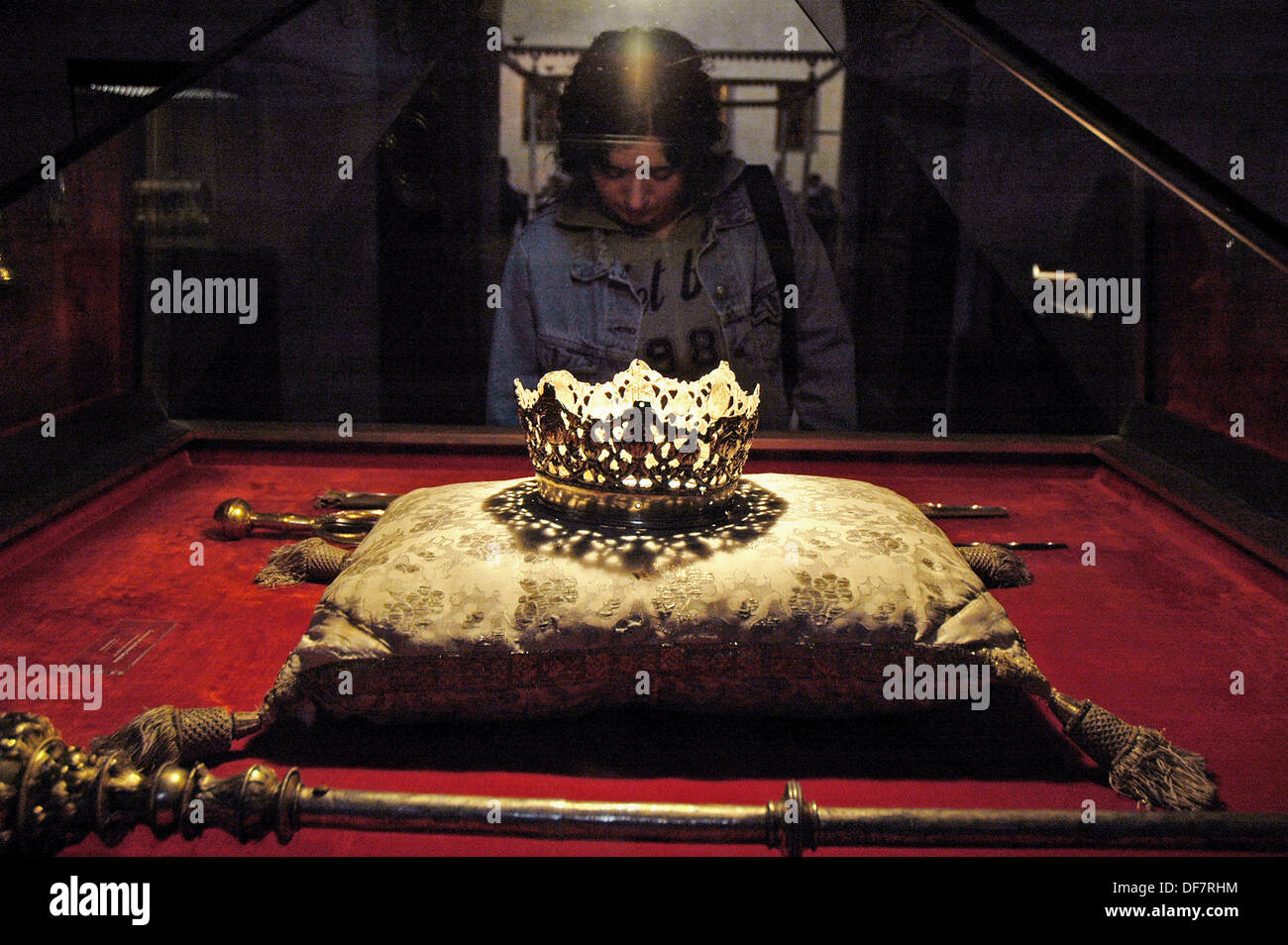 Sceptre and queen hi-res stock photography and images - Alamy