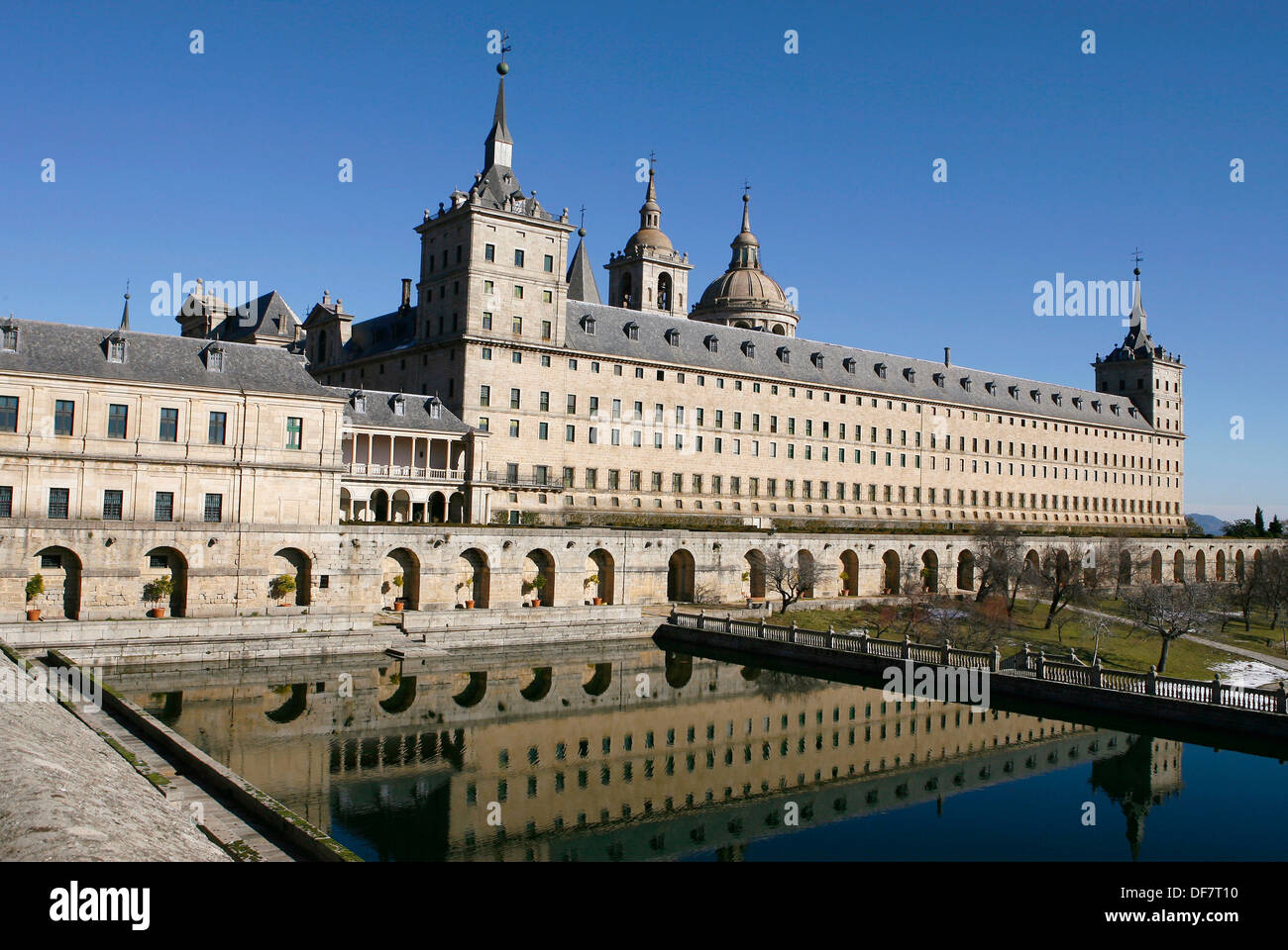 Monasterio historico hi-res stock photography and images - Alamy