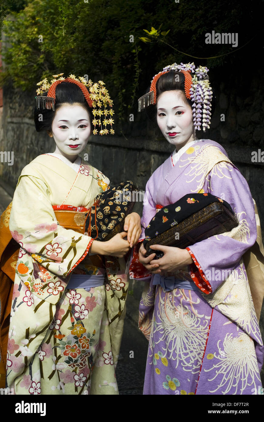 Kyoto geisha quarter hi-res stock photography and images - Alamy