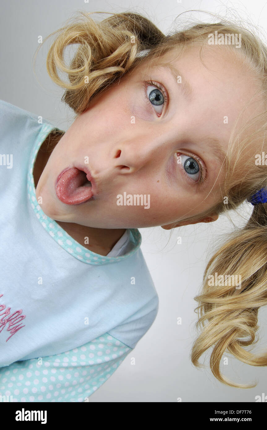 Pulling up worm hi-res stock photography and images - Alamy