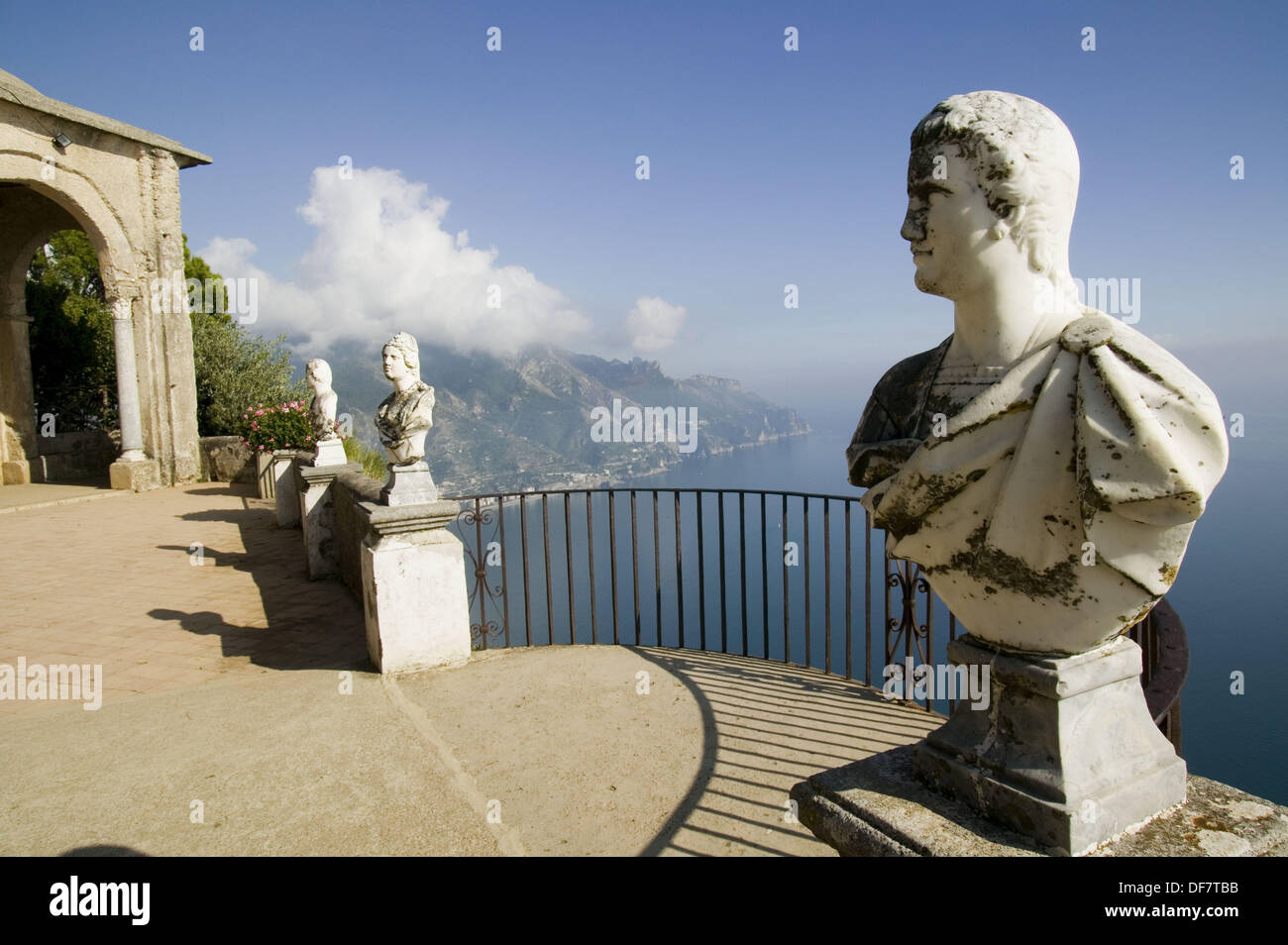 Terrazza dell'infinito villa cimbrone hi-res stock photography and ...