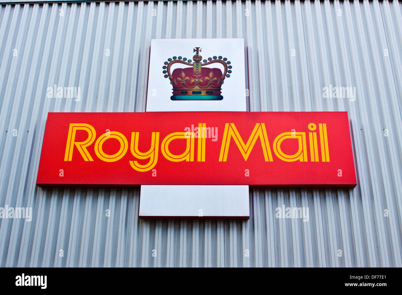 Royal Mail insignia-London Stock Photo - Alamy