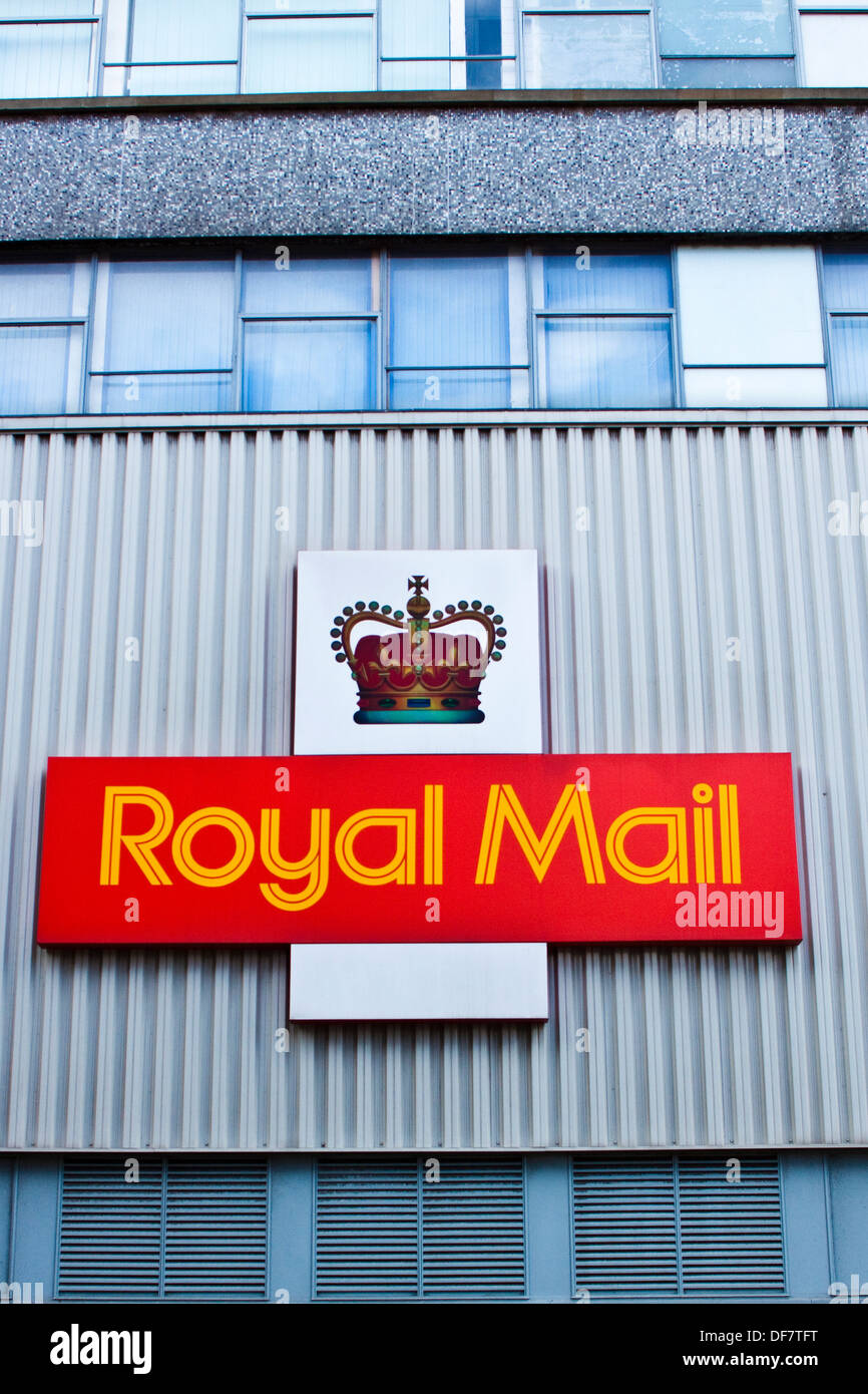 Royal Mail insignia-London Stock Photo - Alamy